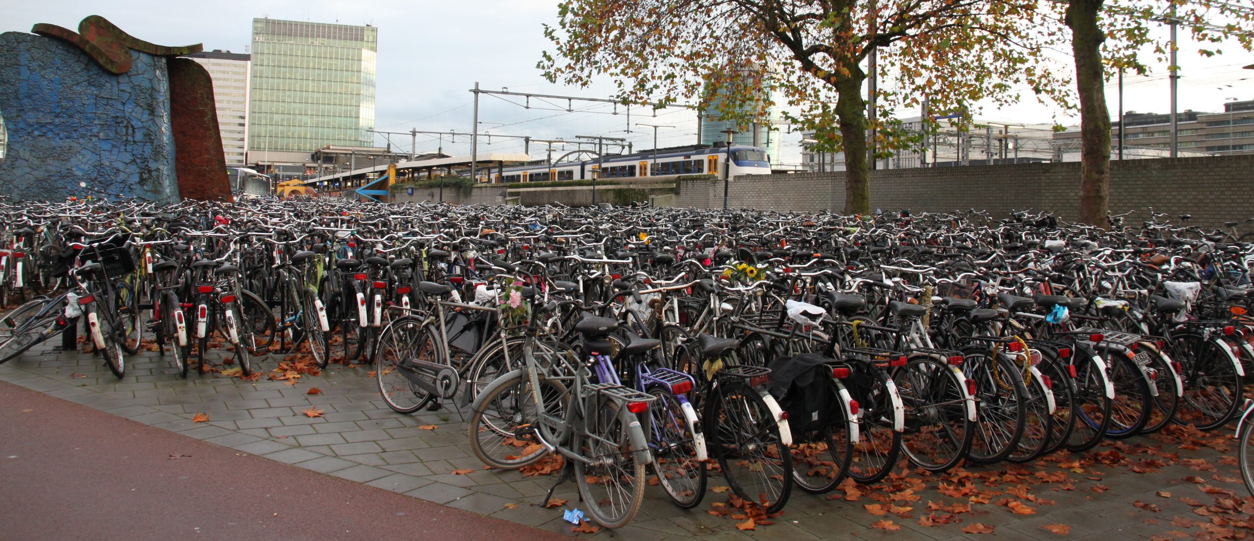 Resultaten onderzoek fietsparkeren bij stations - KWINK groep